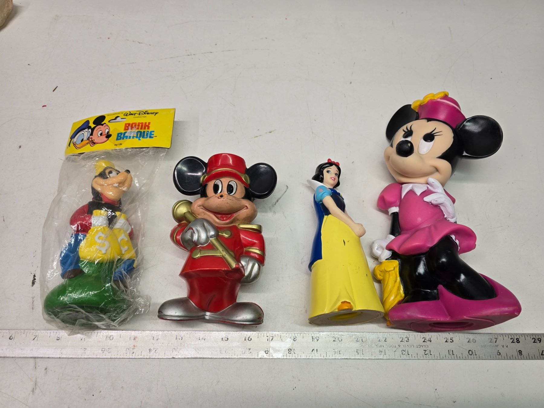 Vintage Disney coin banks - Goofy is sealed - Schmalz Auctions