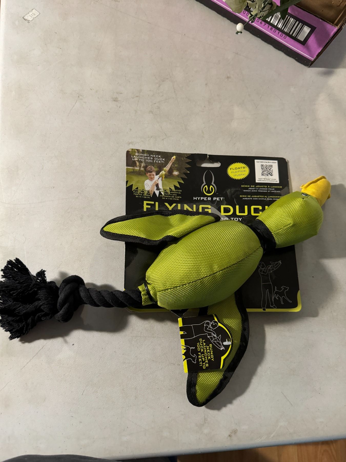 Flying duck hyper pet toy