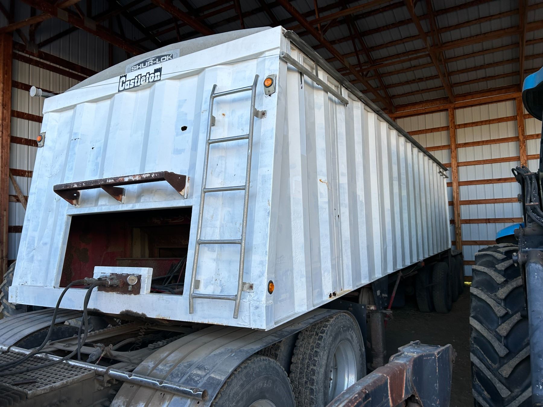 (Lot #s 280 & 281 are a Group Lot) 1995 Castleton Lead triple axle ...