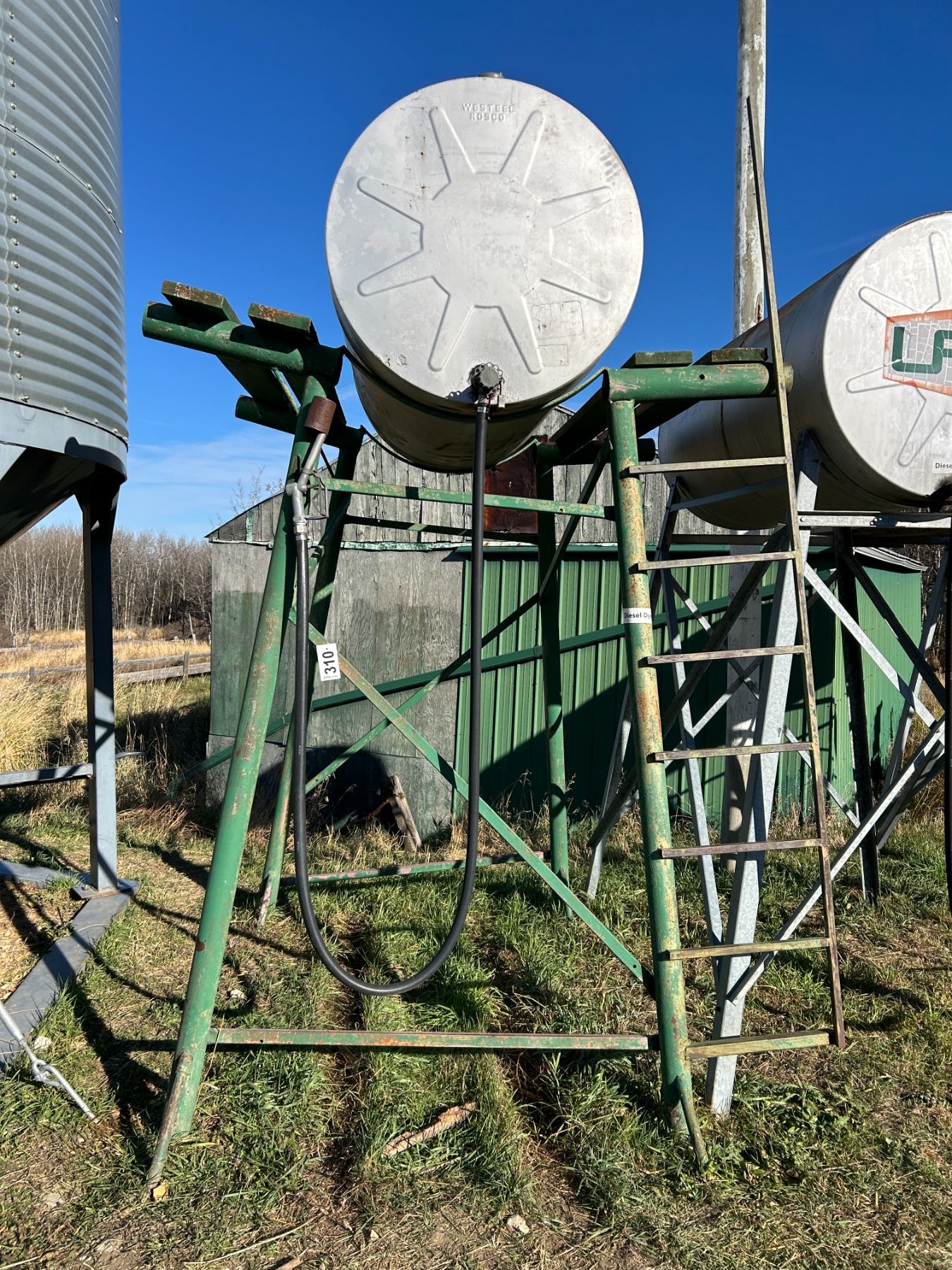 500 Gal Diesel Tank on Pipe Stand