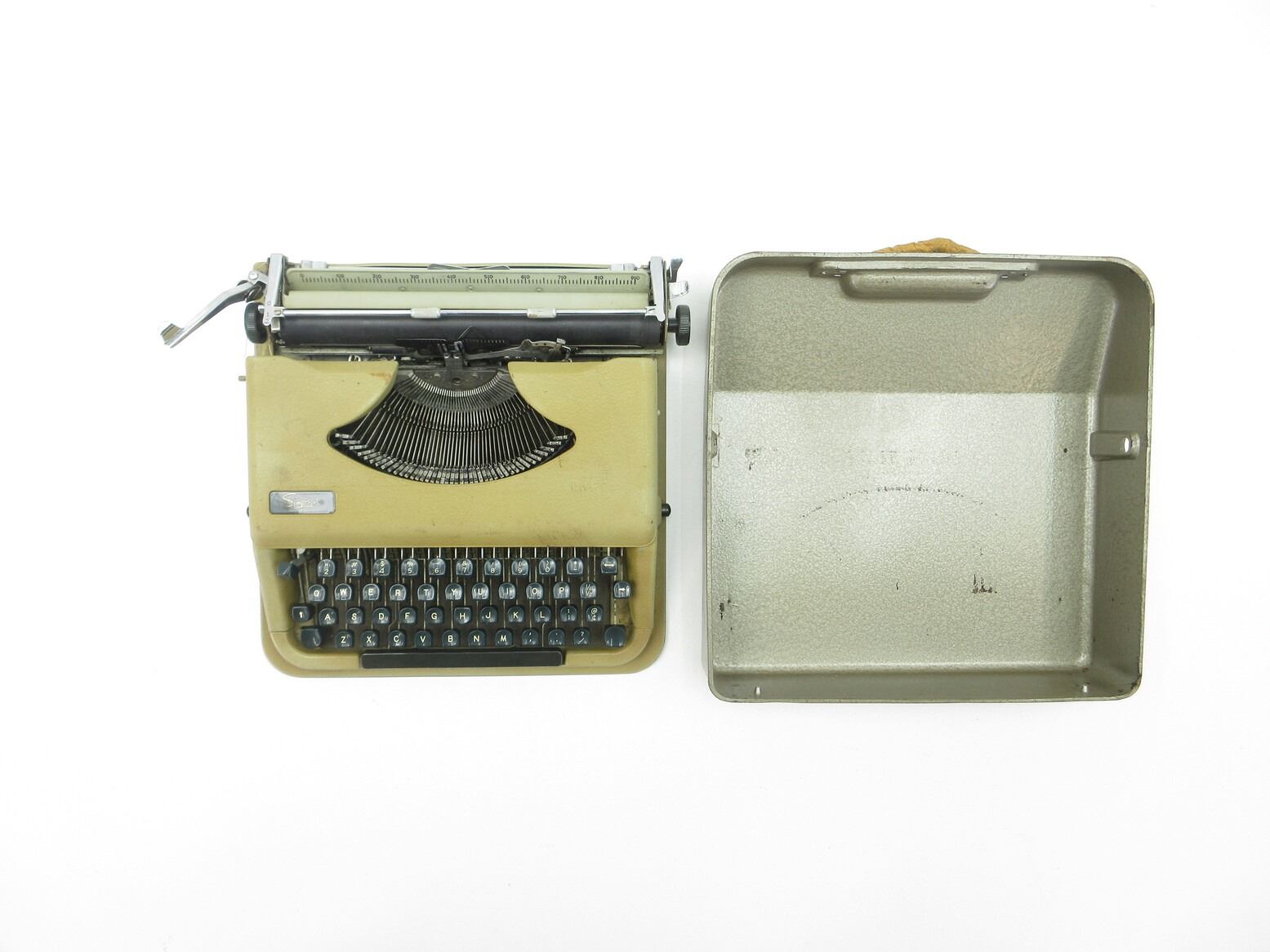 VINTAGE SIMPSON'S BRAND MANUAL TYPEWRITER