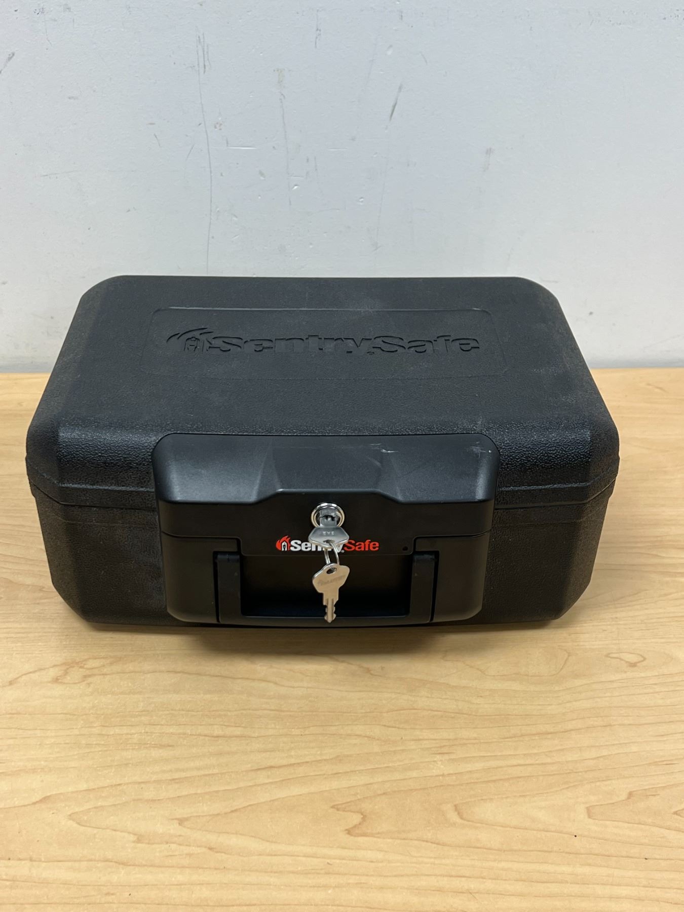 Black Sentry Safe Document Fire Protection safe with keys - approx: 13 ...