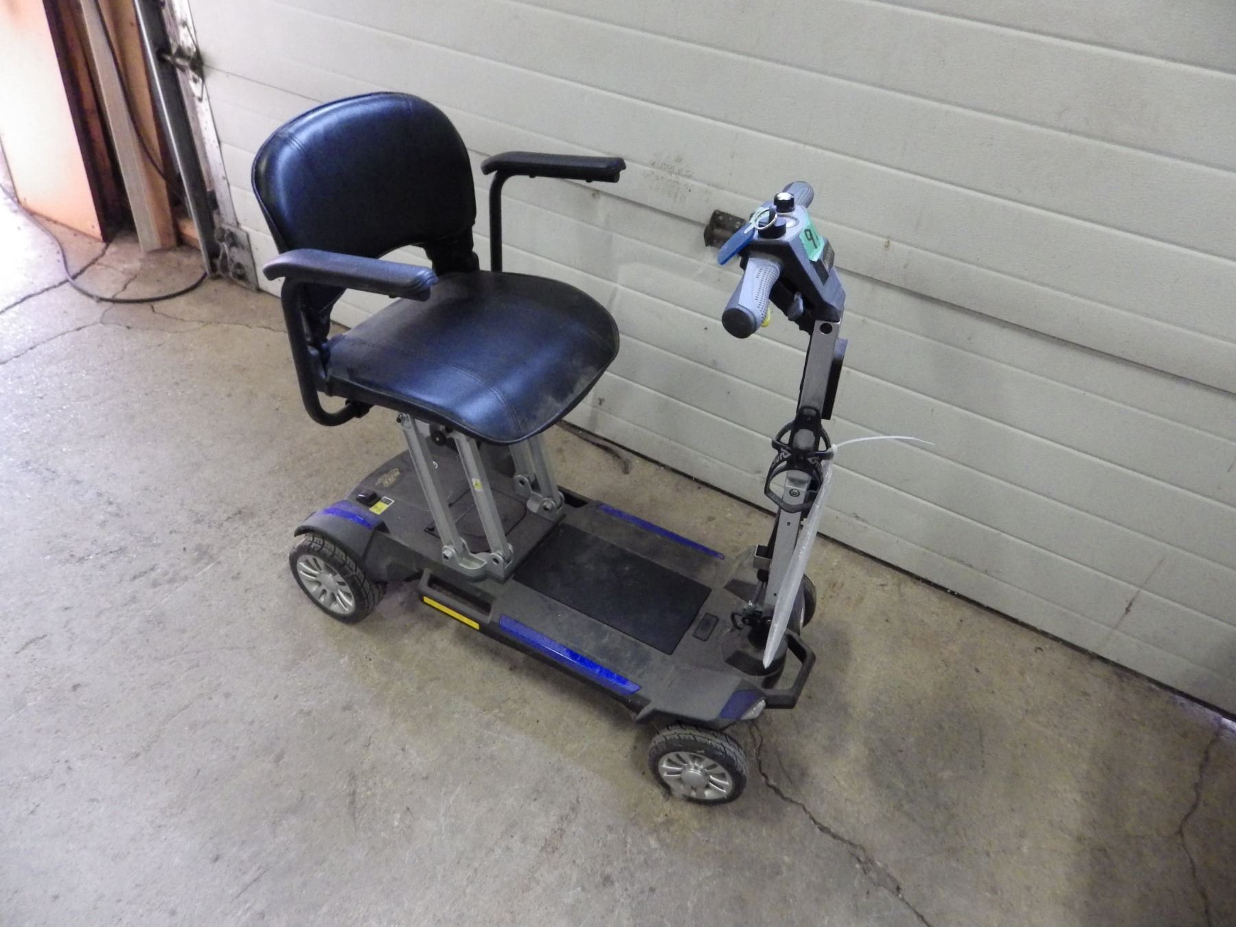 Golden Buzz Around - Carry On Scooter, WORKS, Battery Powered, Model GB 120