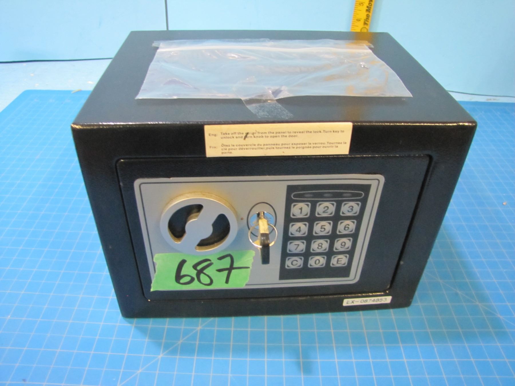 Small electronic security safe with key