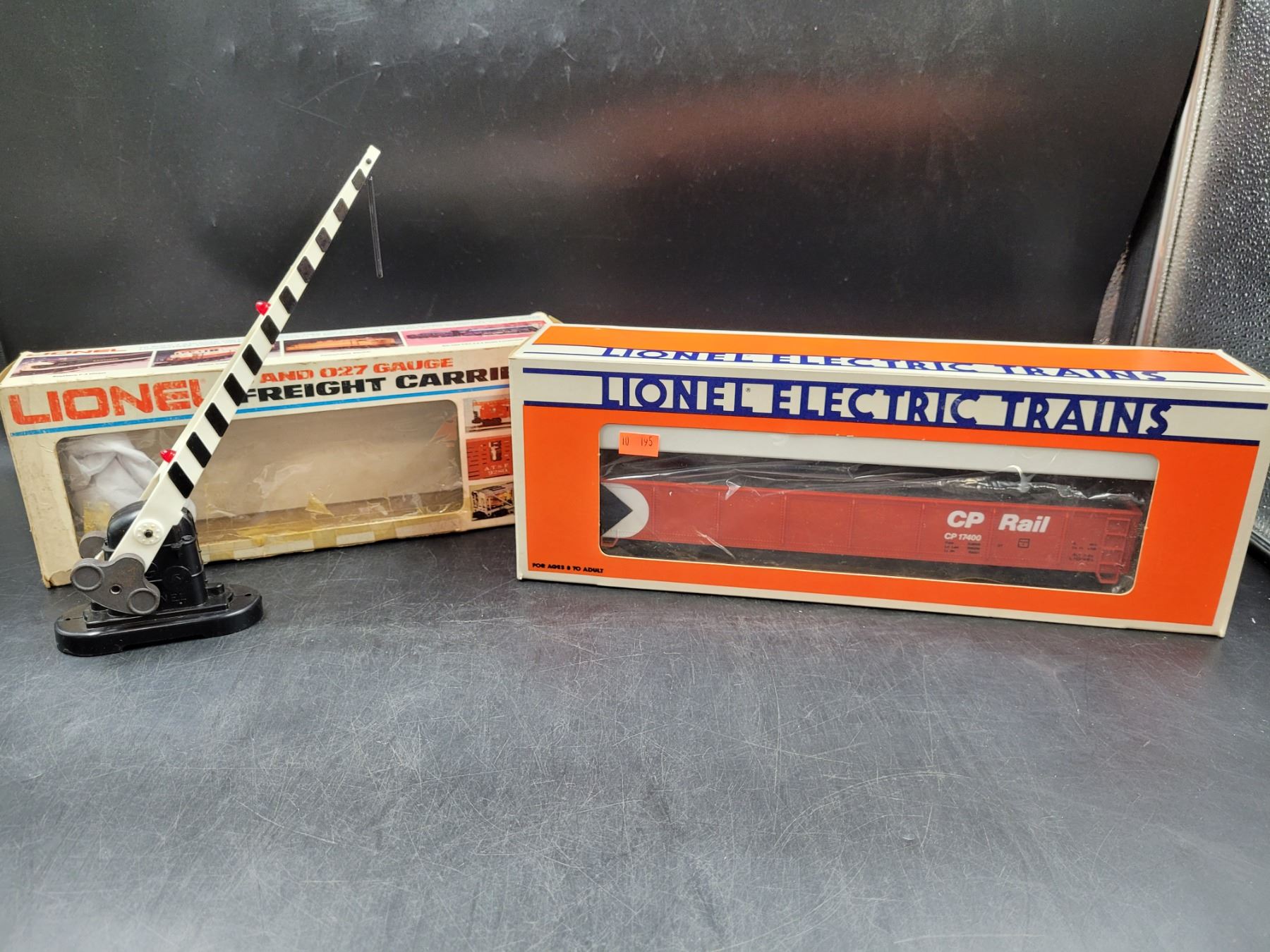 Lionel Automatic Crossing Gate & CP Rail Electric Train