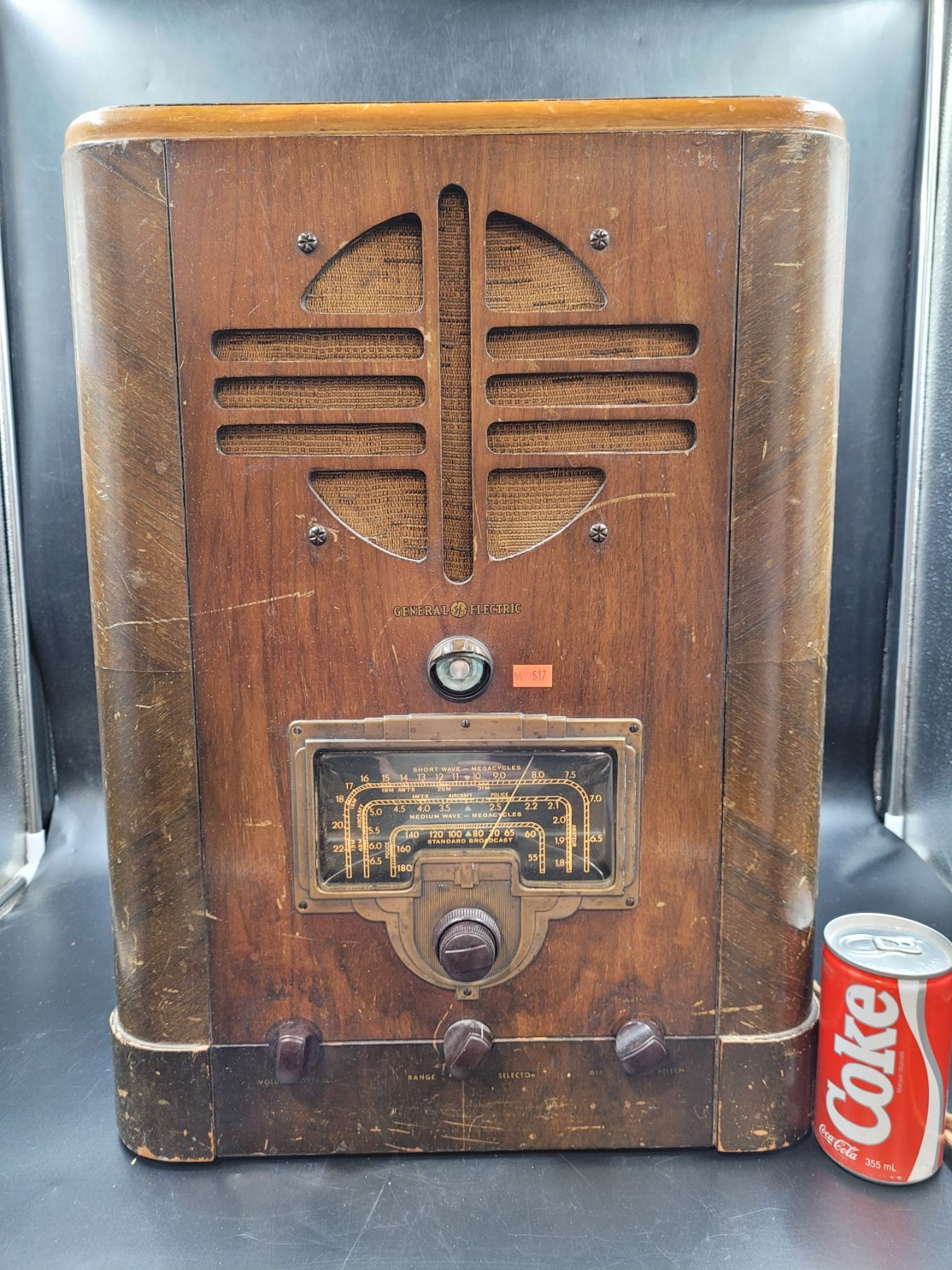 Antique General Electric Tube Radio