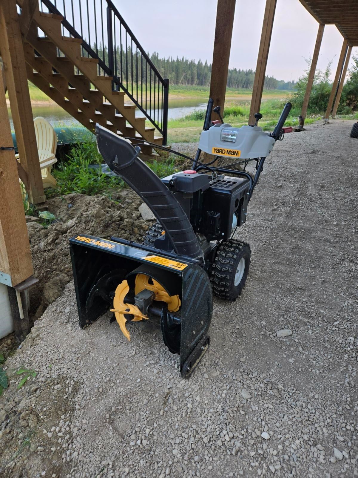 snow blower - 24 inch wide
