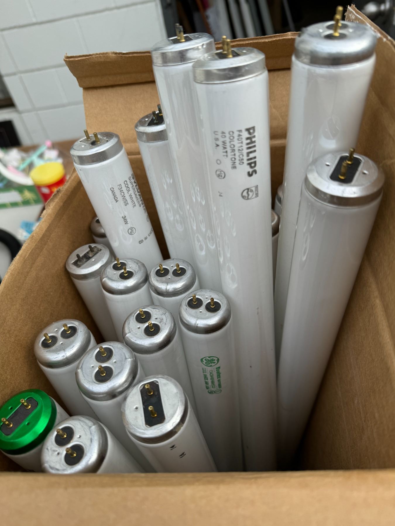21 fluorescent bulbs