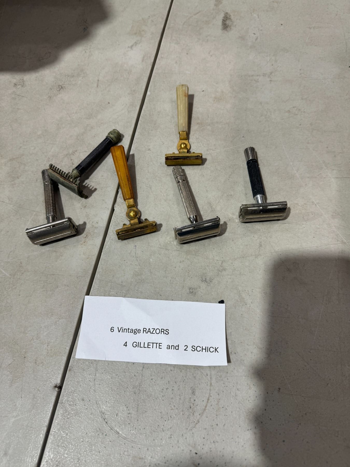 6 vintage razors 4 Gillette,2 schick