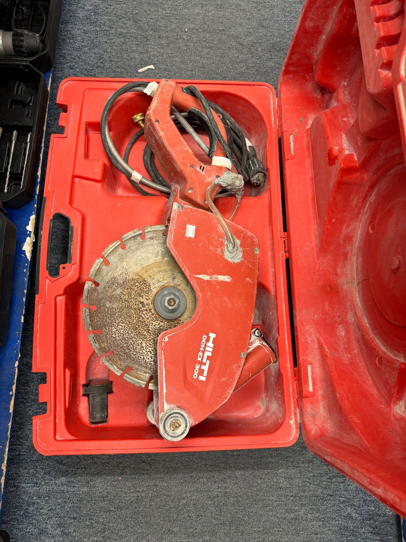 Hilti DCH-EX 300 saw