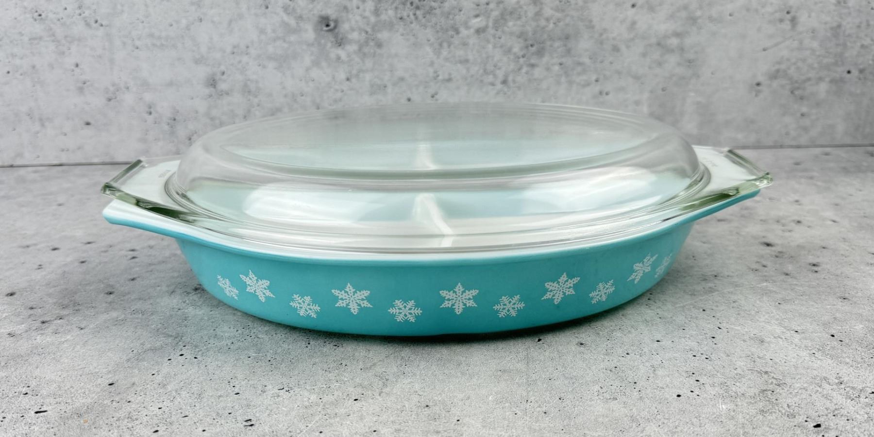 Pyrex Turquoise Snowflake 1 1/2 Quart Casserole