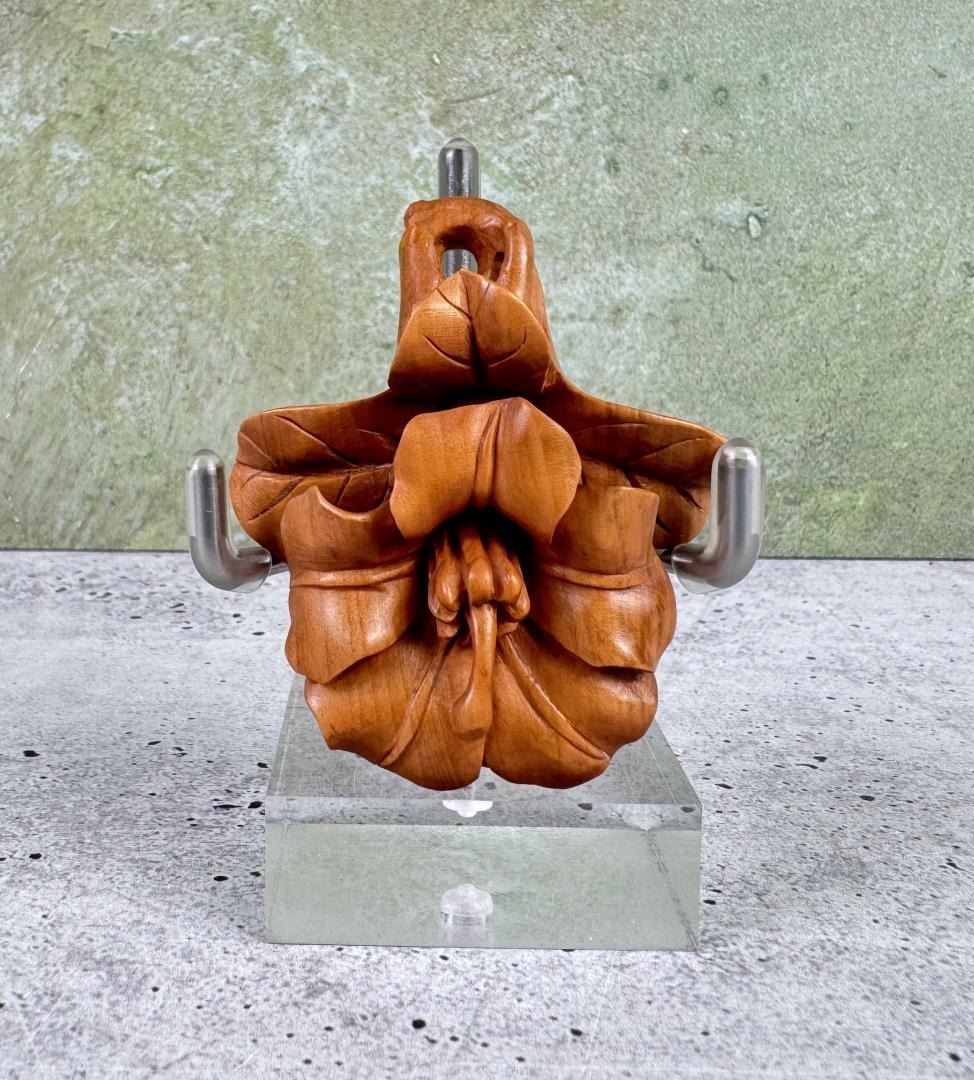 Japanese Boxwood Flower Netsuke