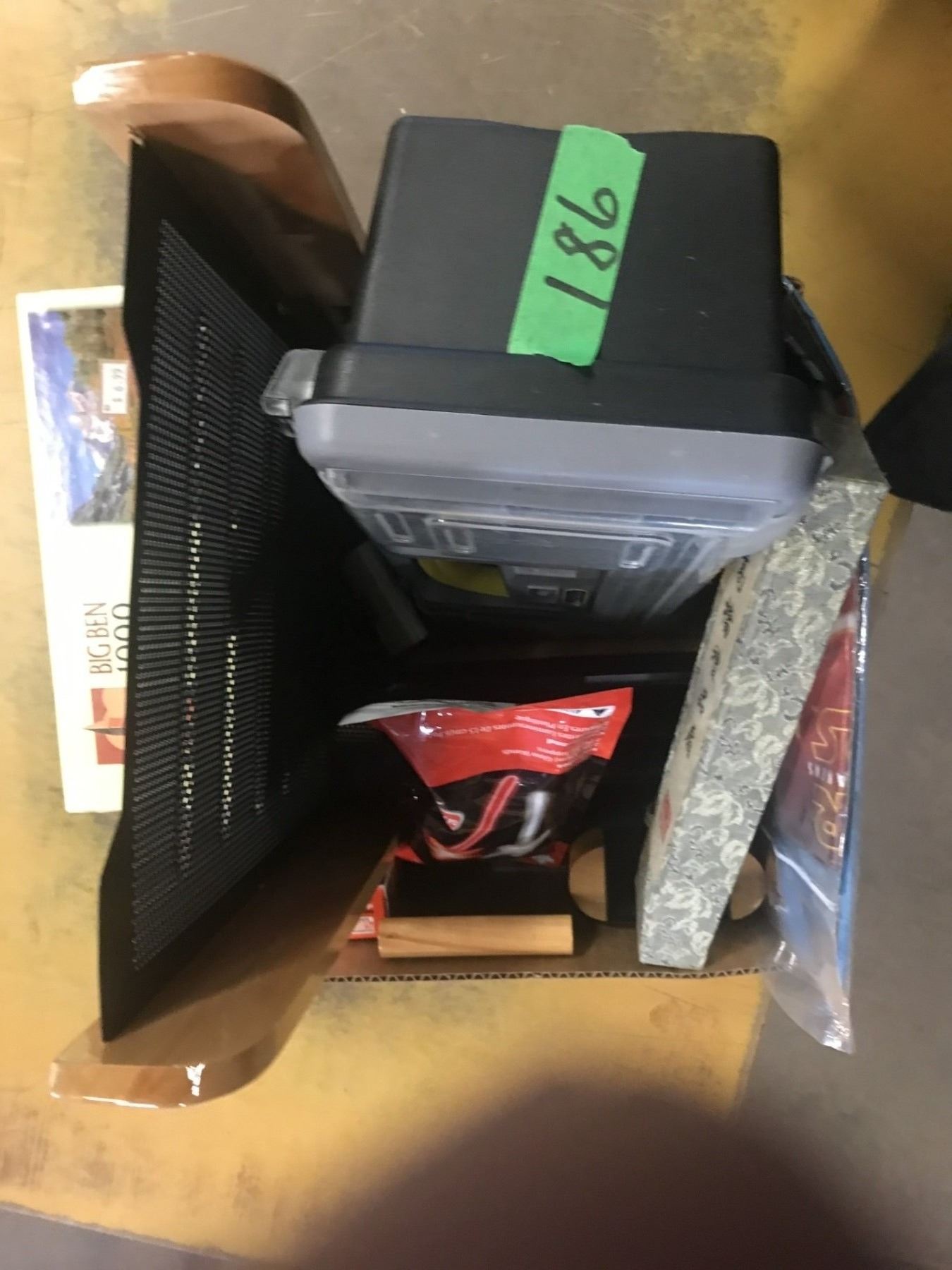 FLAT C/W TOOLBOX, ETC