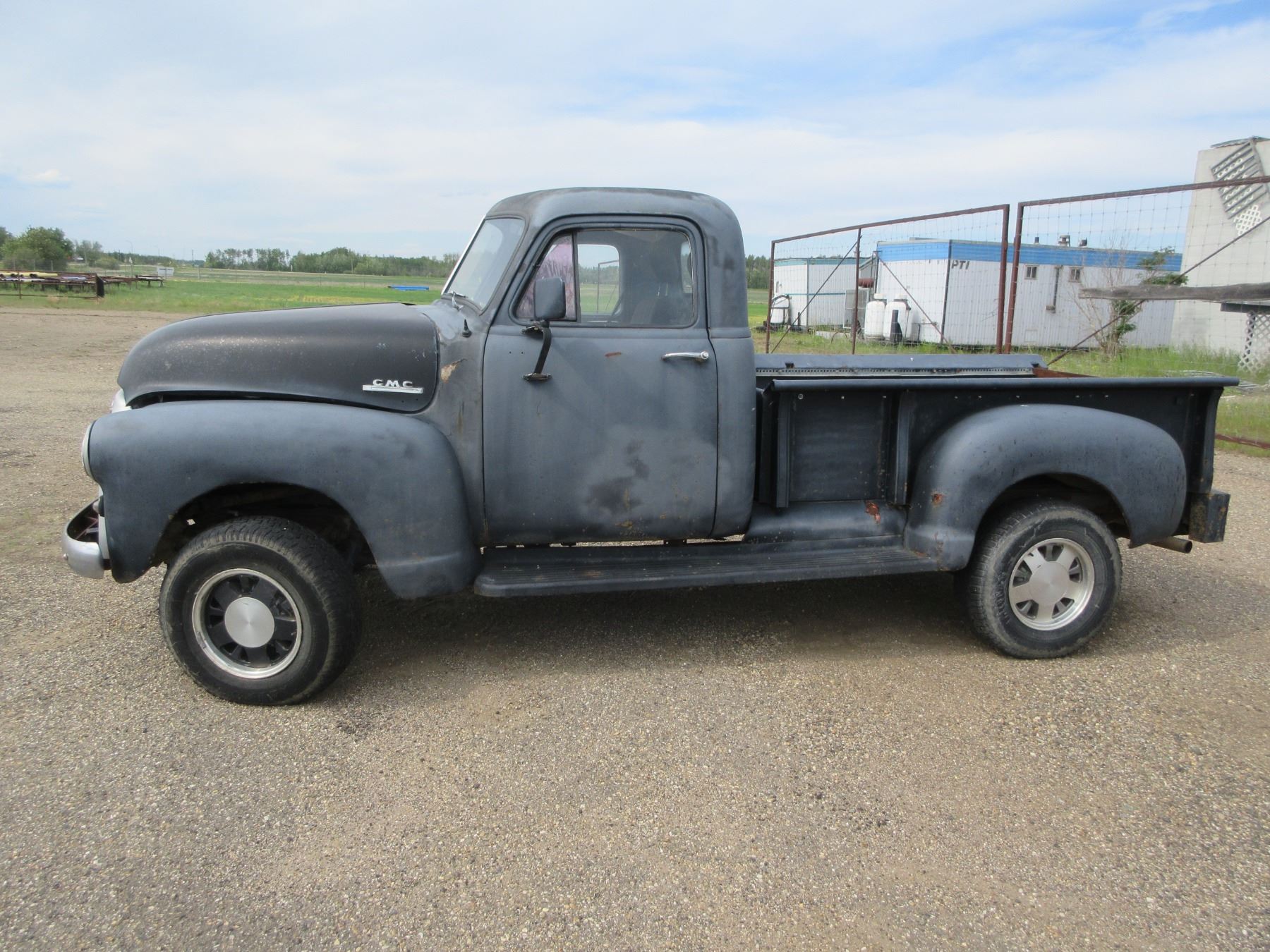 1953 GMC SERIES 100 - 22 1/2 TON TRUCK