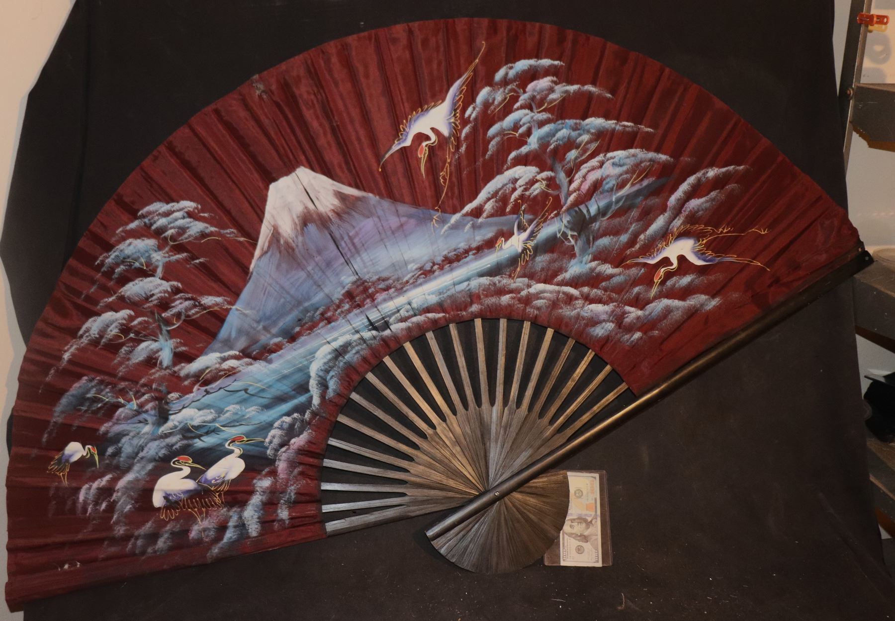 JAPANESE HAND PAINTED SILK FAN WITH MOUNT FUJI ANTIQUE