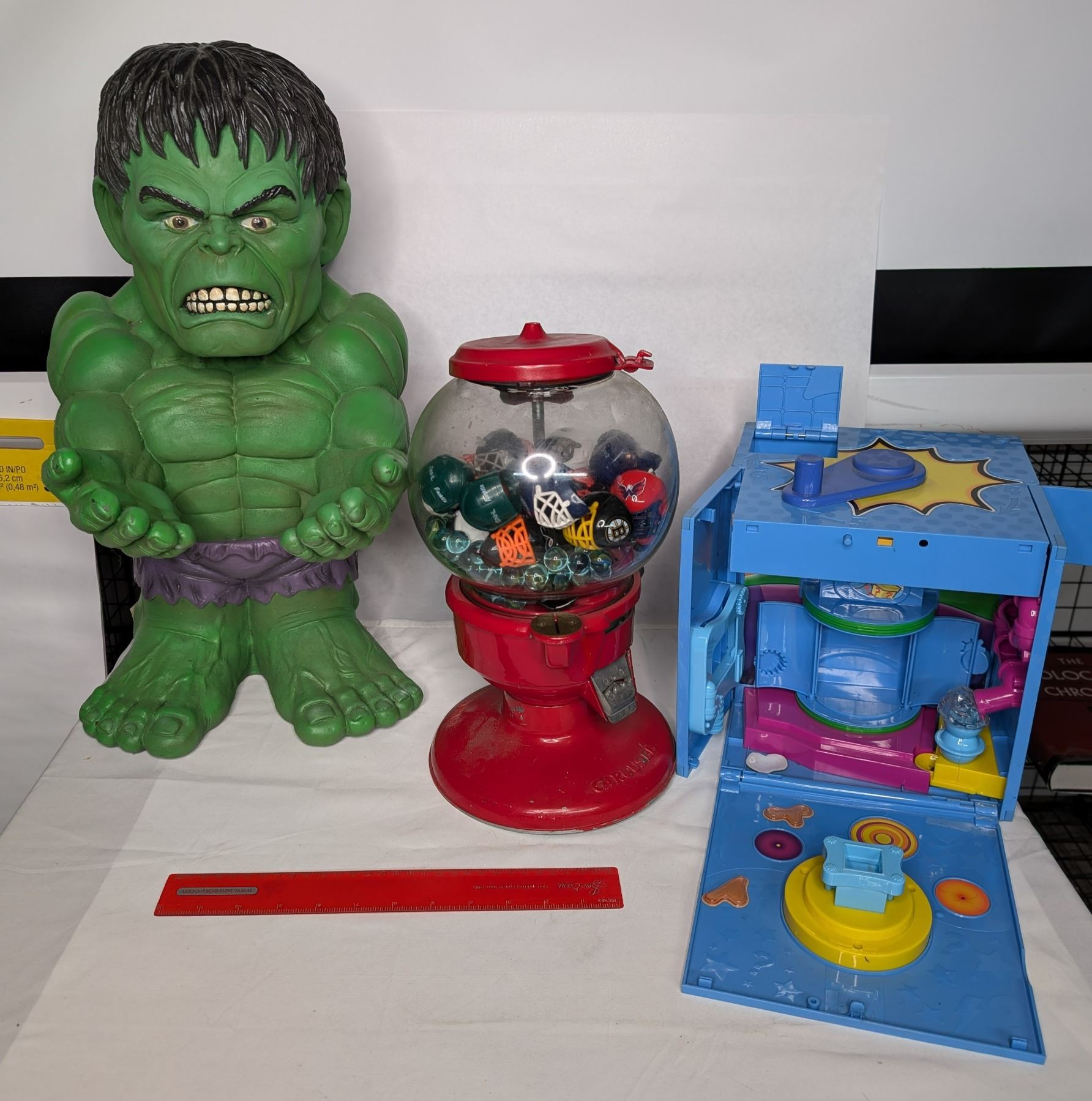 Toy Lot Hulk / Gum Ball Machine / Laboratory