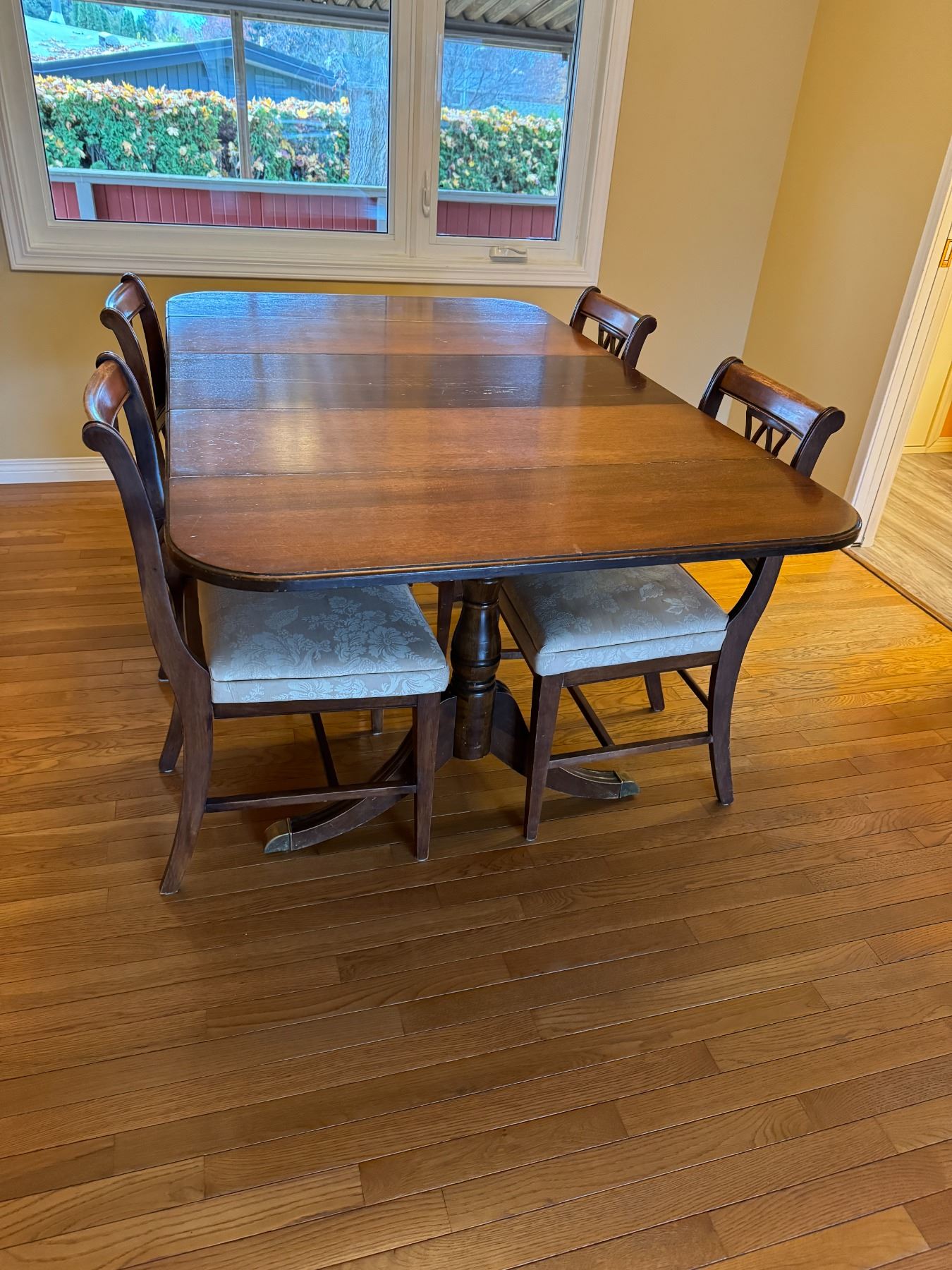 Antique Drop side table with two additional leaves and four chairs