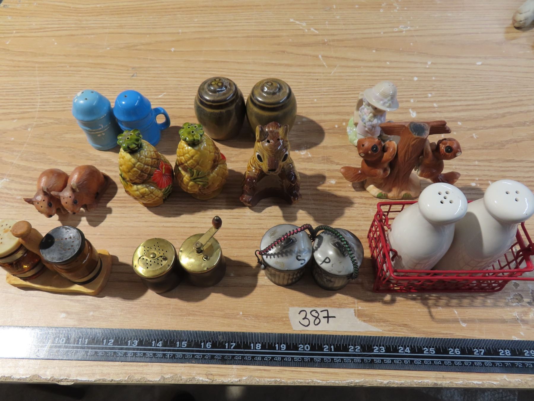 10 pair of salt+ pepper shakers - Schmalz Auctions