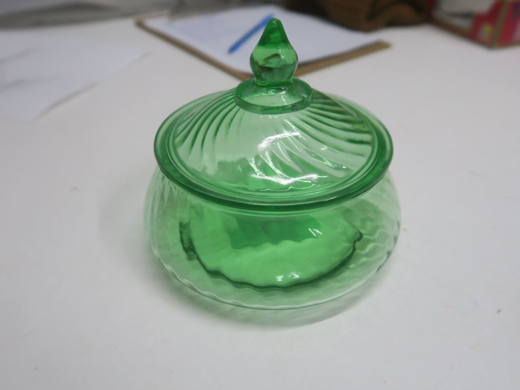 uranium candy dish with lid - Schmalz Auctions