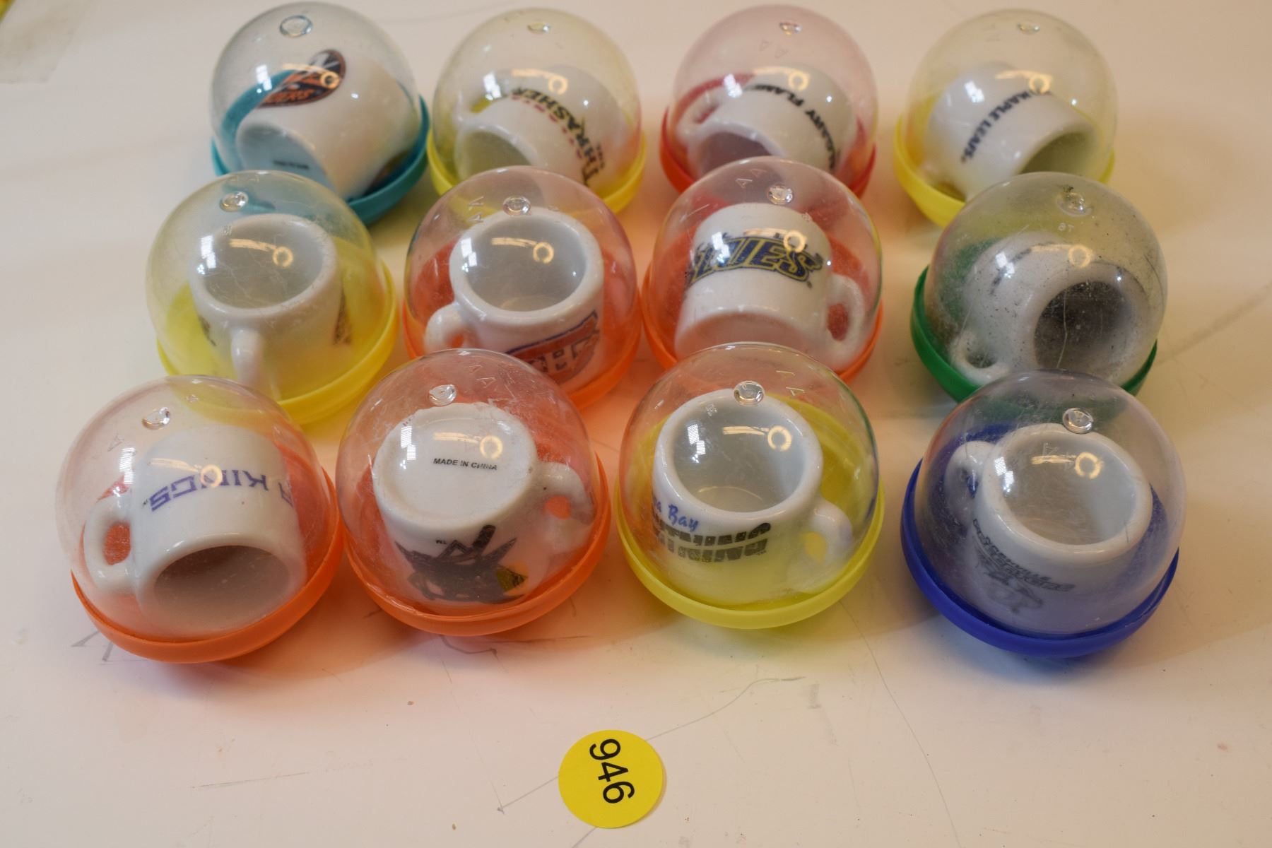 12 NHL mini cups - Schmalz Auctions