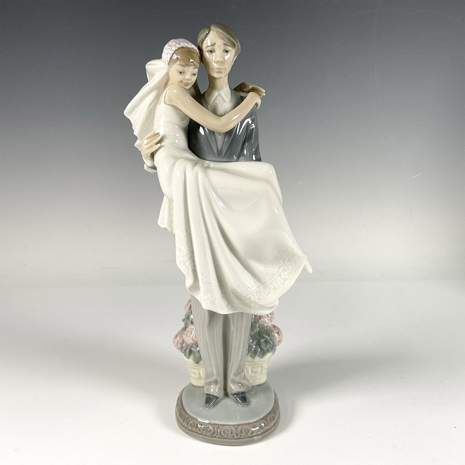 Over The Threshold 1005282 - Lladro Porcelain Figurine