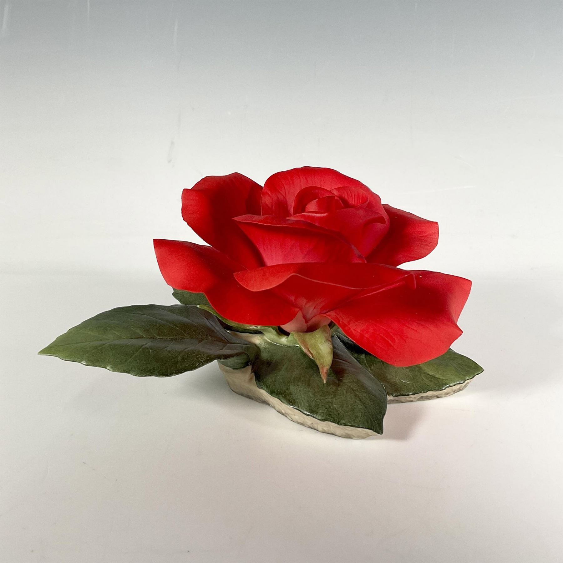 Boehm Porcelain Figurine, Queen Isabella Rose F322