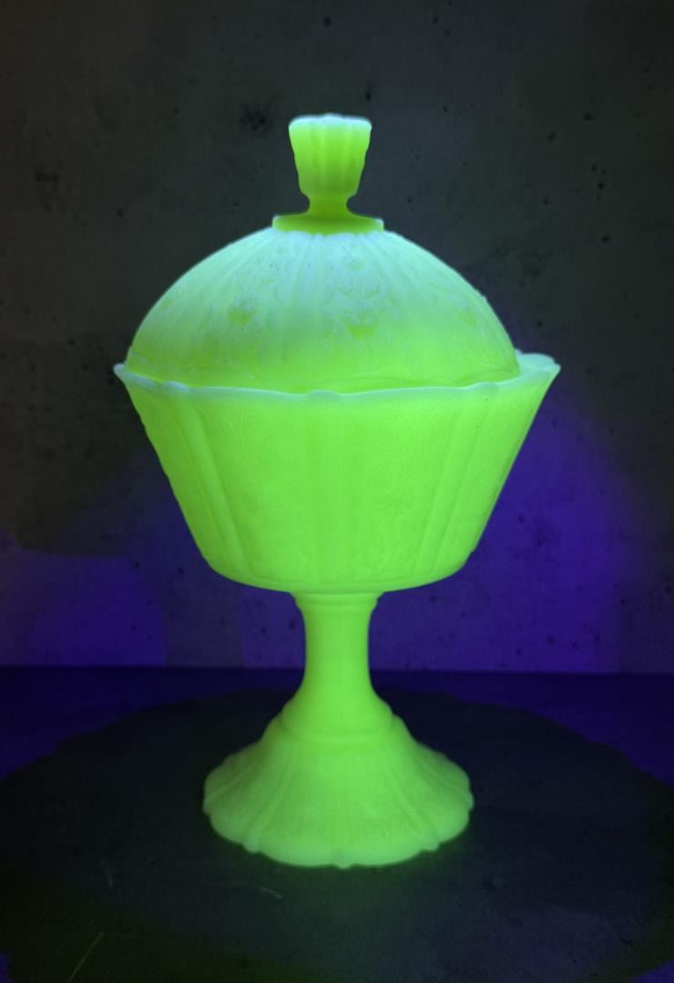 Fenton Uranium Burmese Glass Daisy Candy Dish