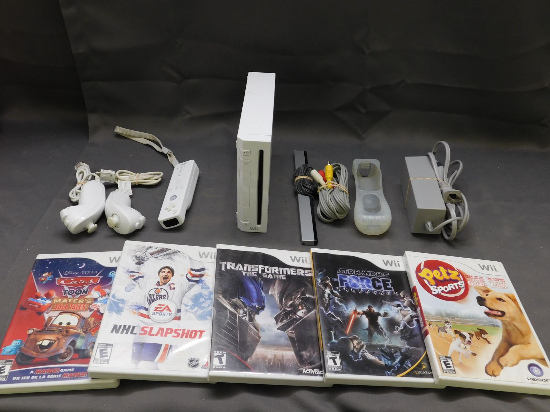 Nintendo Wii Console Bundle 1st Gen System, 1 Wii Mote, 2 Nunchuks ...