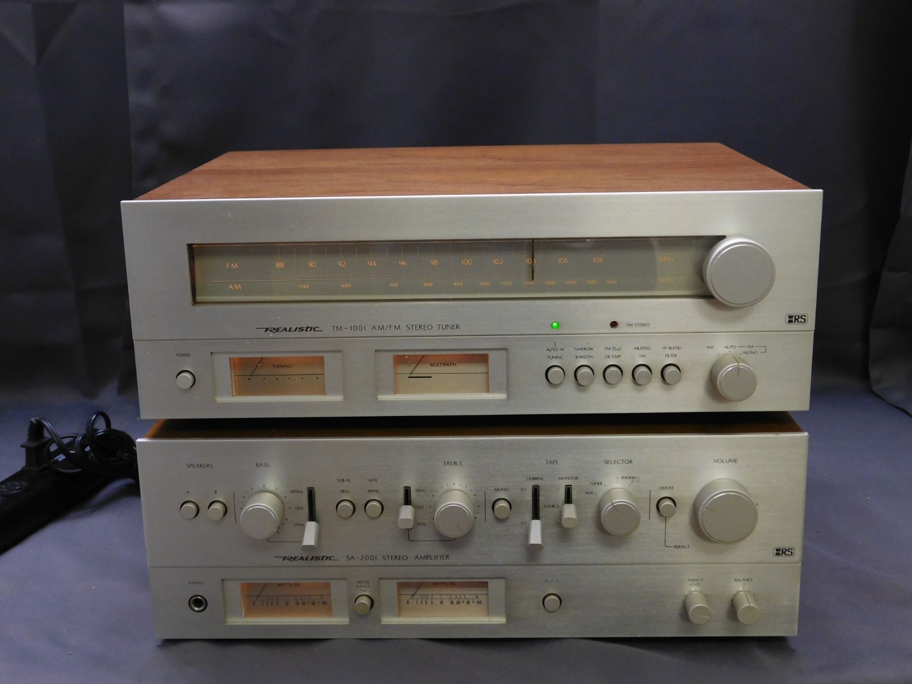 Lot of 2 Realistic Model SA-2001 Stereo Amplifier and TM-1001 Tuner