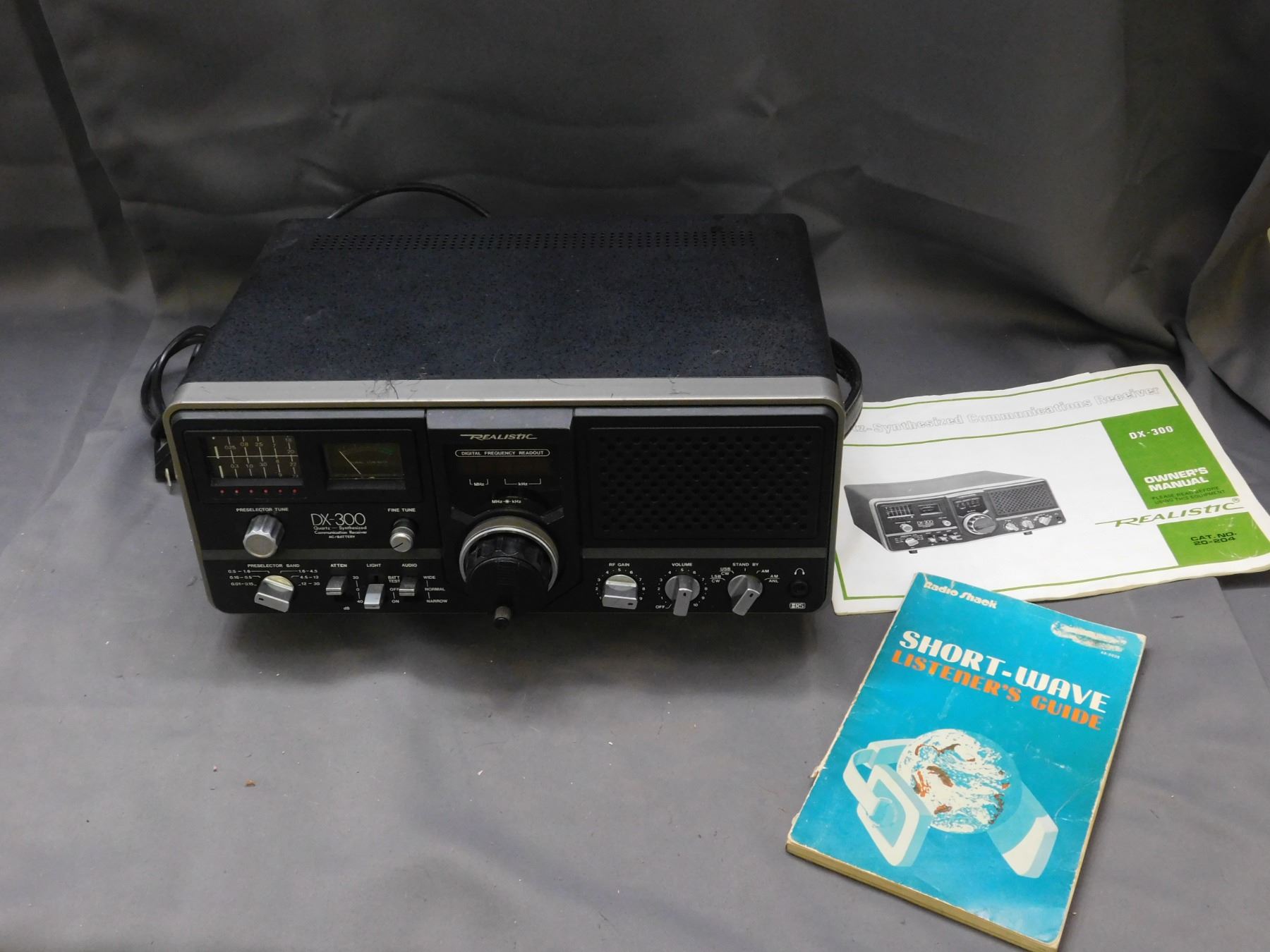 Realistic DX-300 Quartz Synthesized Communications Receiver