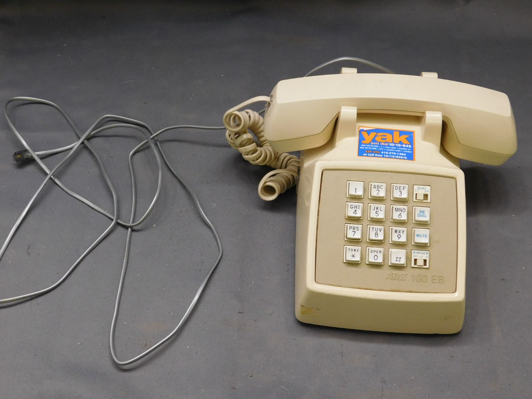 AT&T 100 EB Yak Touch Tone Vintage Beige Telephone