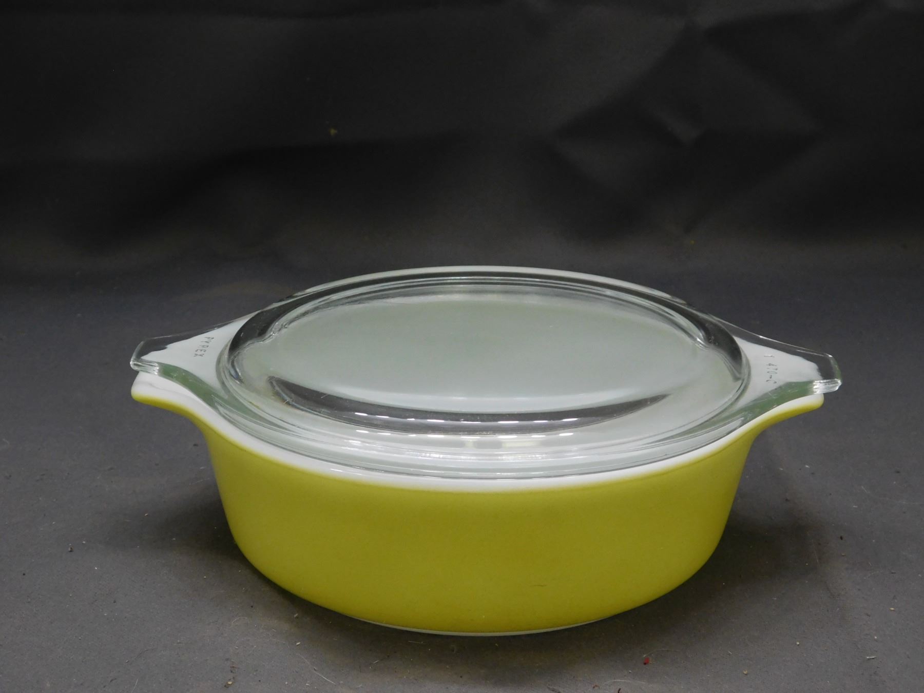 Pyrex 471 Baking Dish w Lid Small Yellow