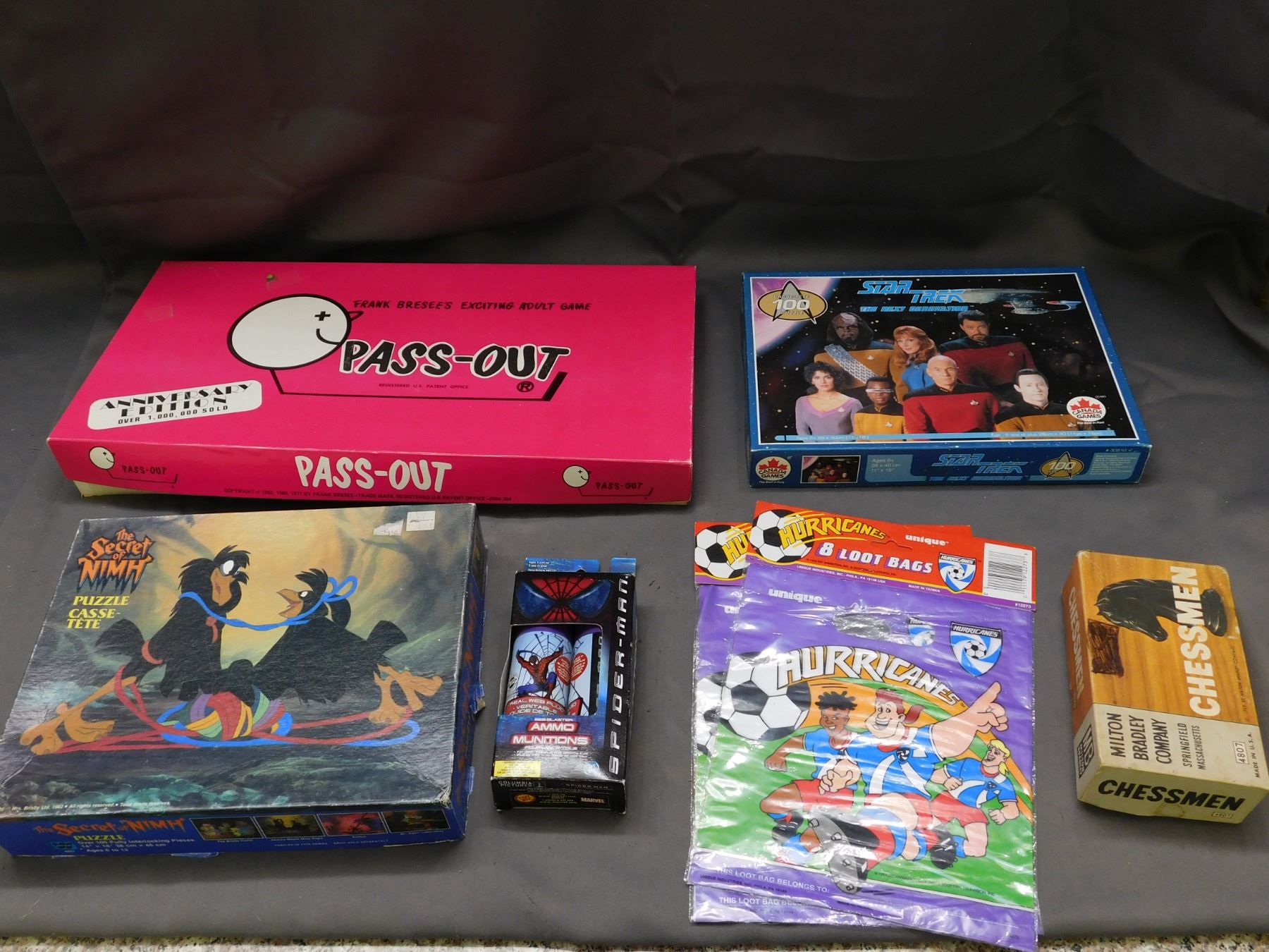 Lot of 7pcs Chessmen, Star Trek TNG Puzzle, Pass-Out Board Game, Secret of Nimh Puzzle, etc