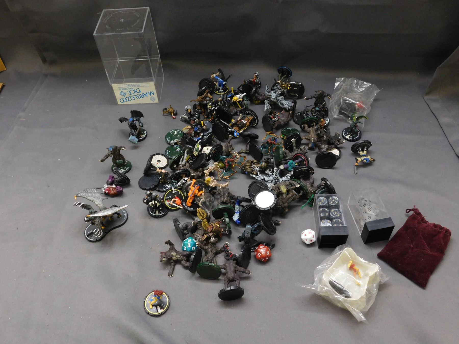 Lot of Heroclix & Mage Knight Minifigs, Gaming Dice, Tabletop Gaming Items