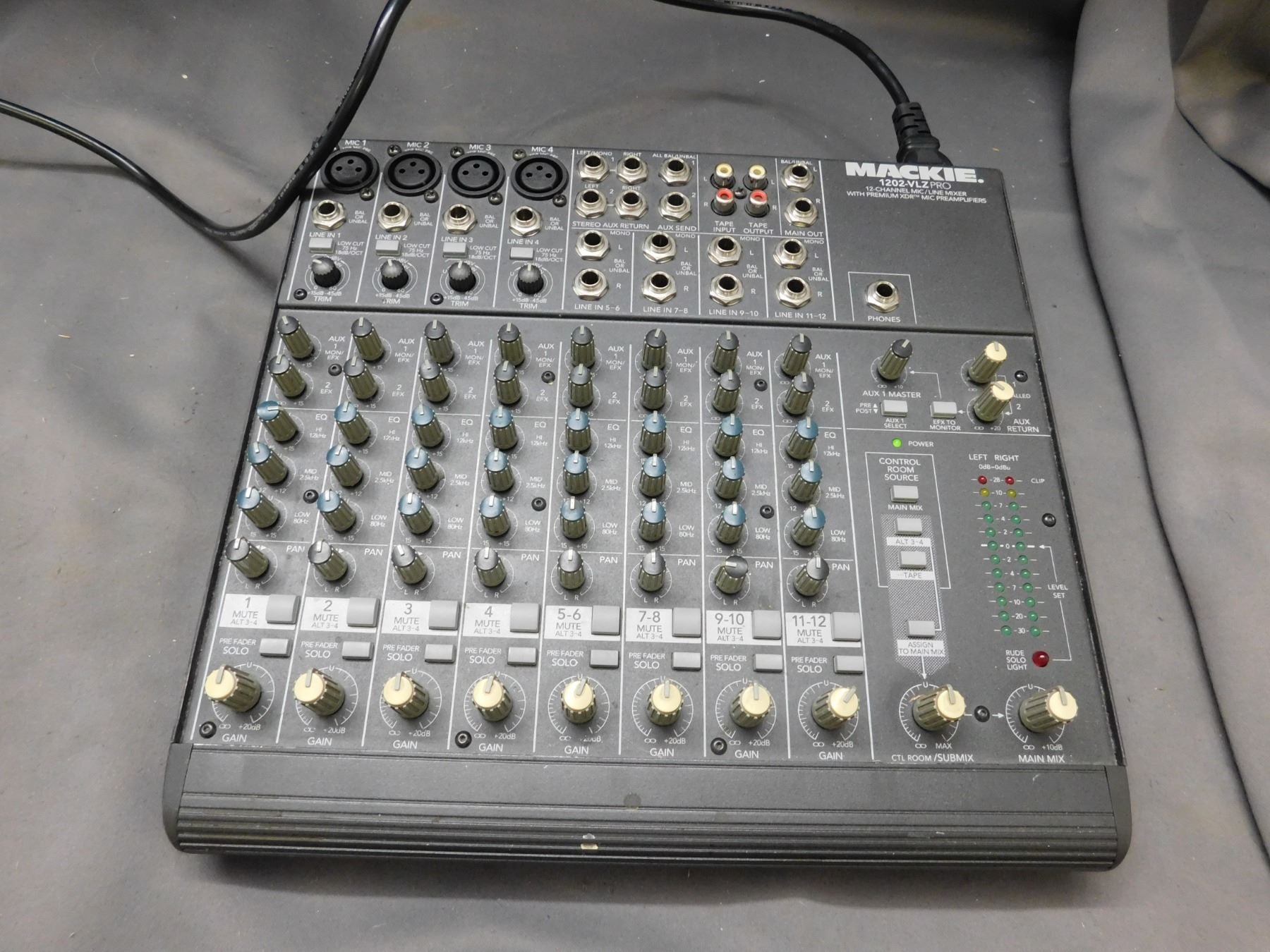 Mackie 1202-VLZ Pro 12 Channel Mic/ Line Mixer w/ Premium XDR Mic ...