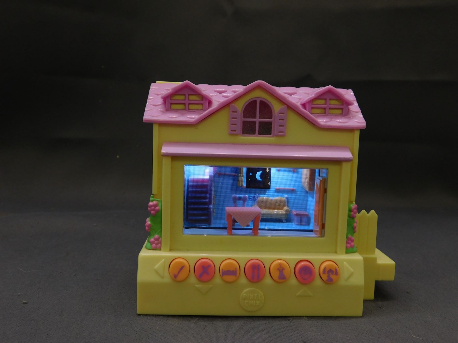 Pixel Chix 2005 Mattel #1219 Game *works*