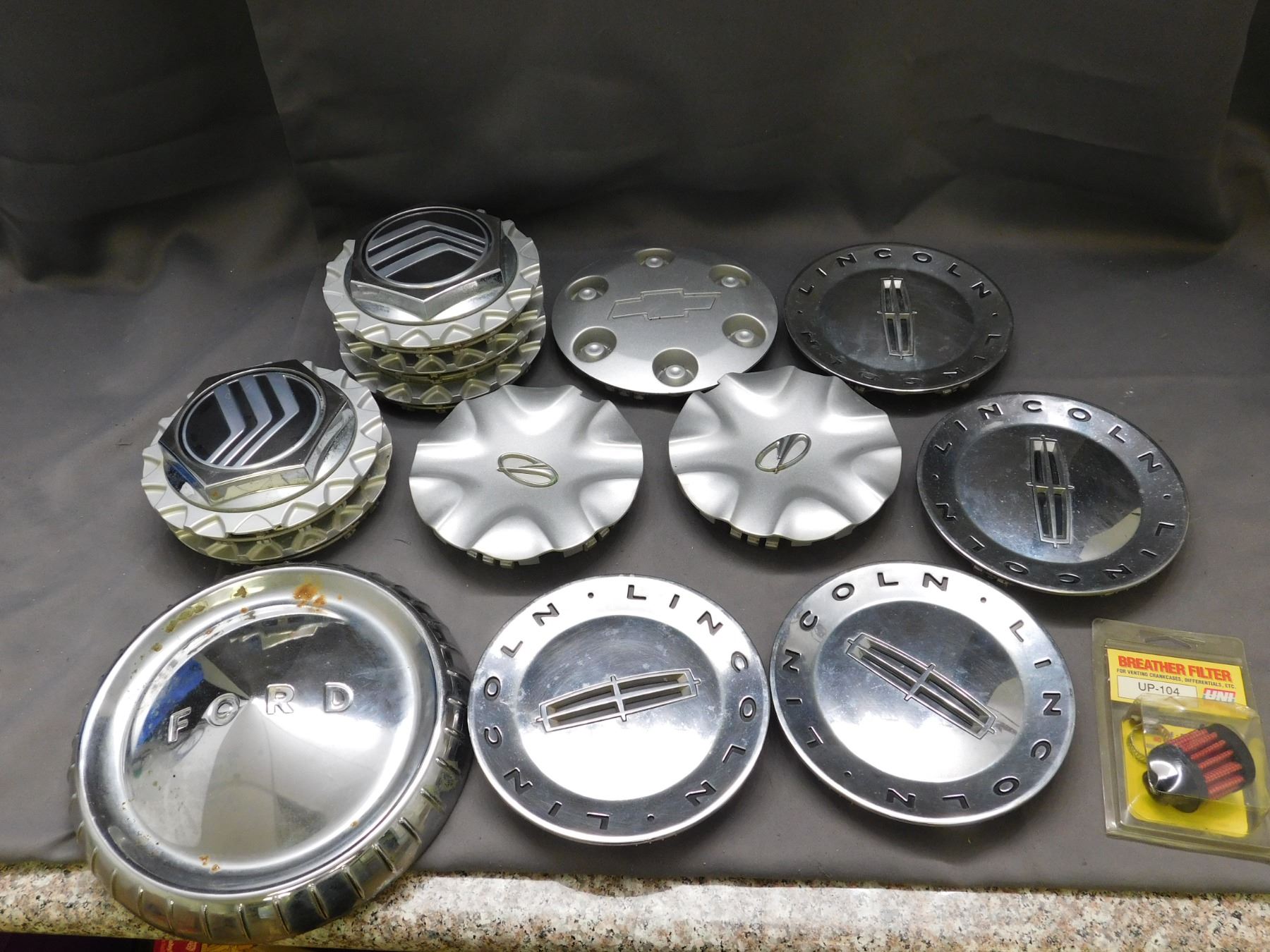 Lot of Center Caps Lincoln, Ford, etc