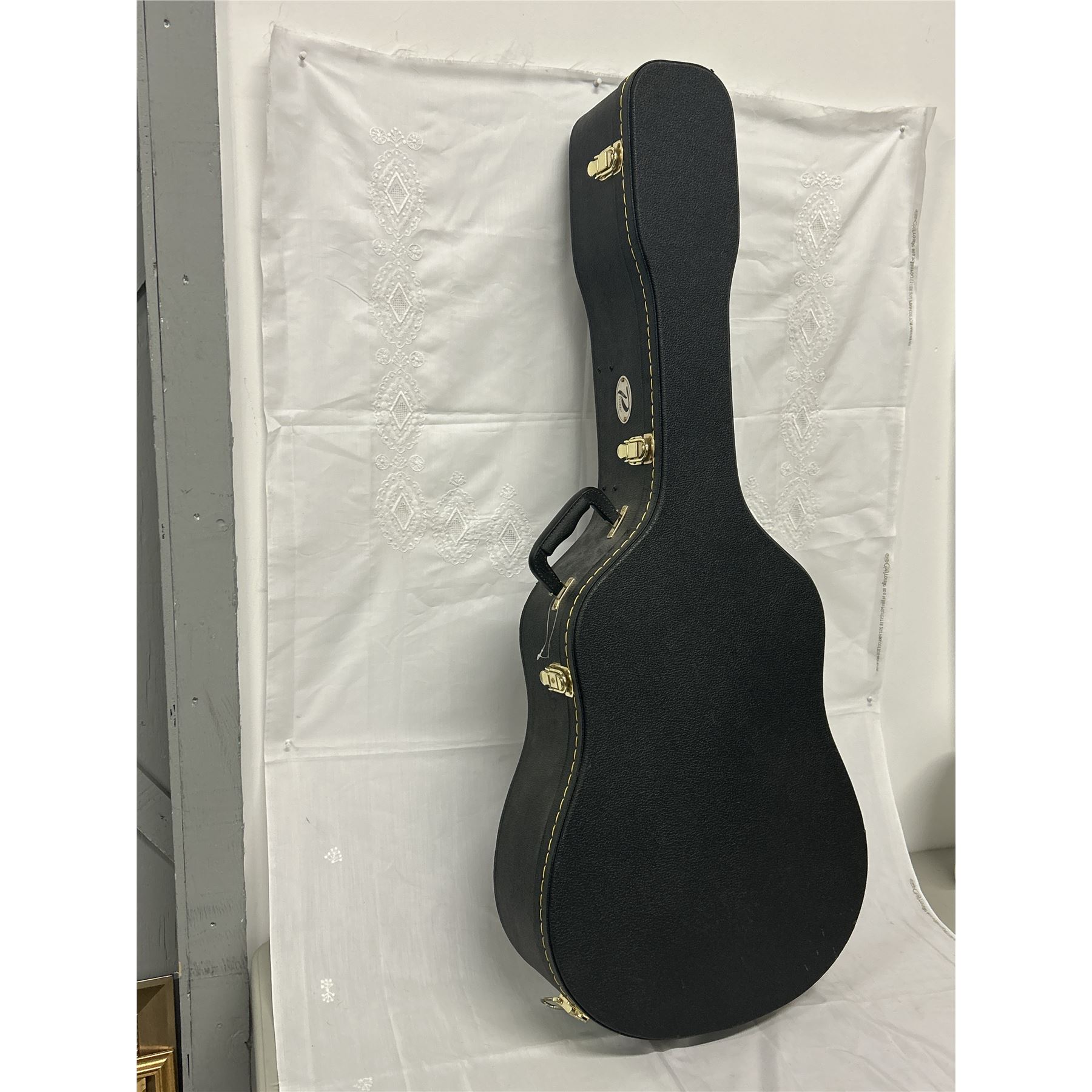 Profile Hardshell Guitar Carrying Case