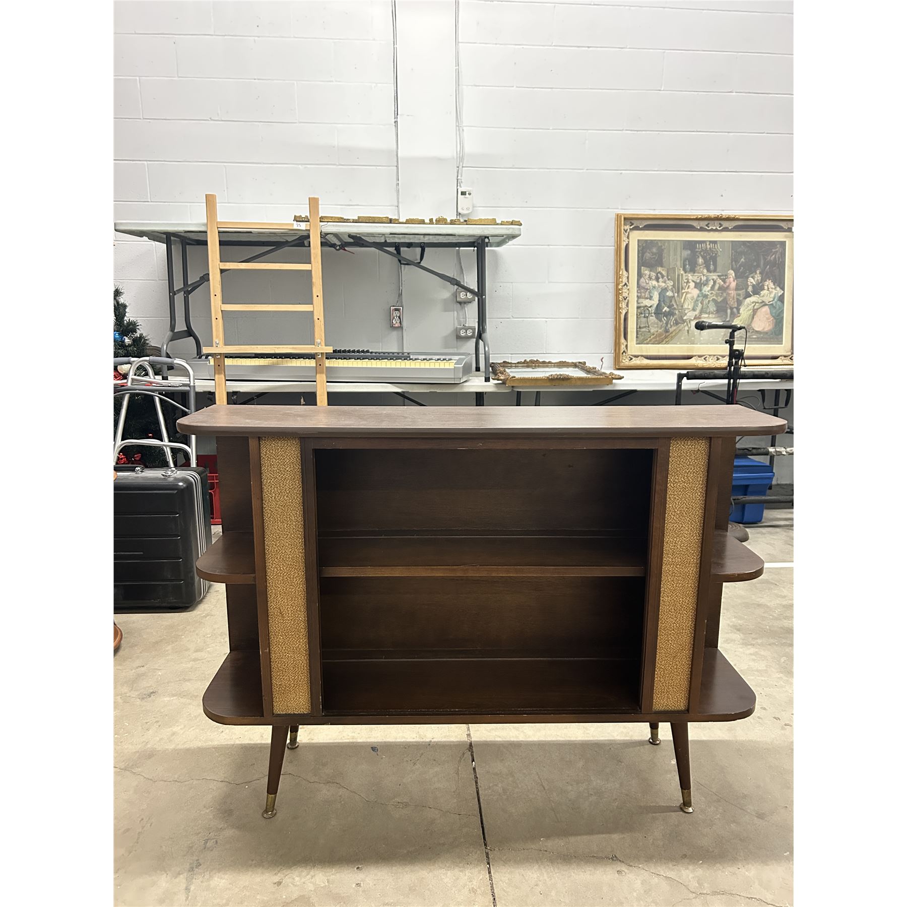 Vintage MCM Mid Century Wooden Curio / China Cabinet?