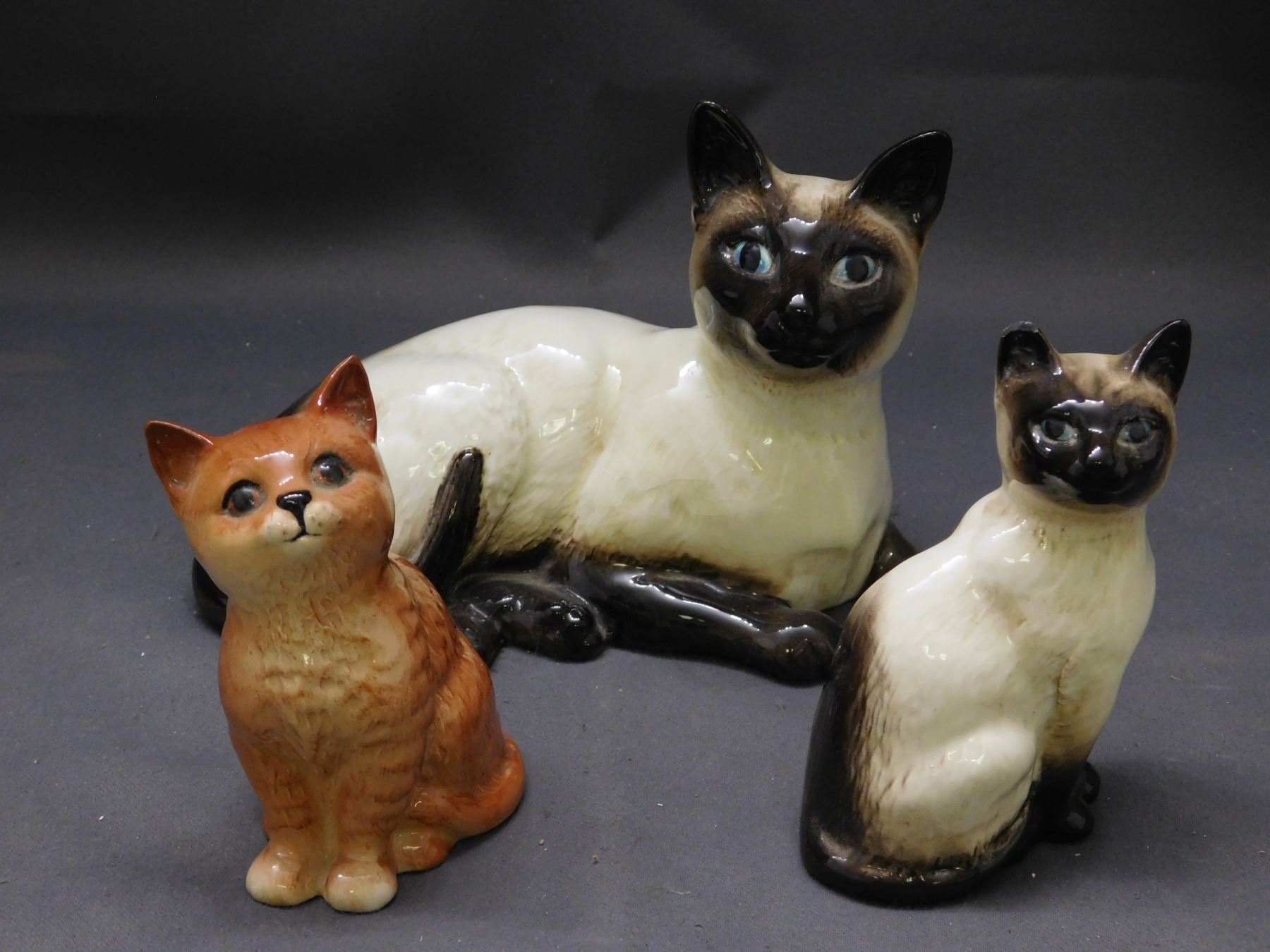 3 Beswick England Cats 1559, 1887,
