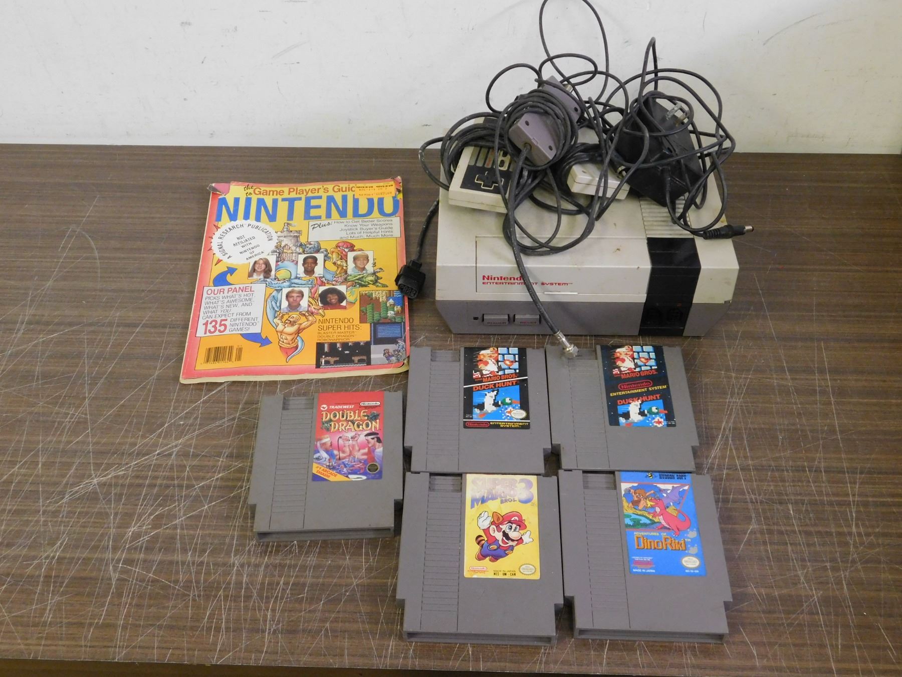 NES Nintendo Console Bundle 5 Games, Cables, Controllers