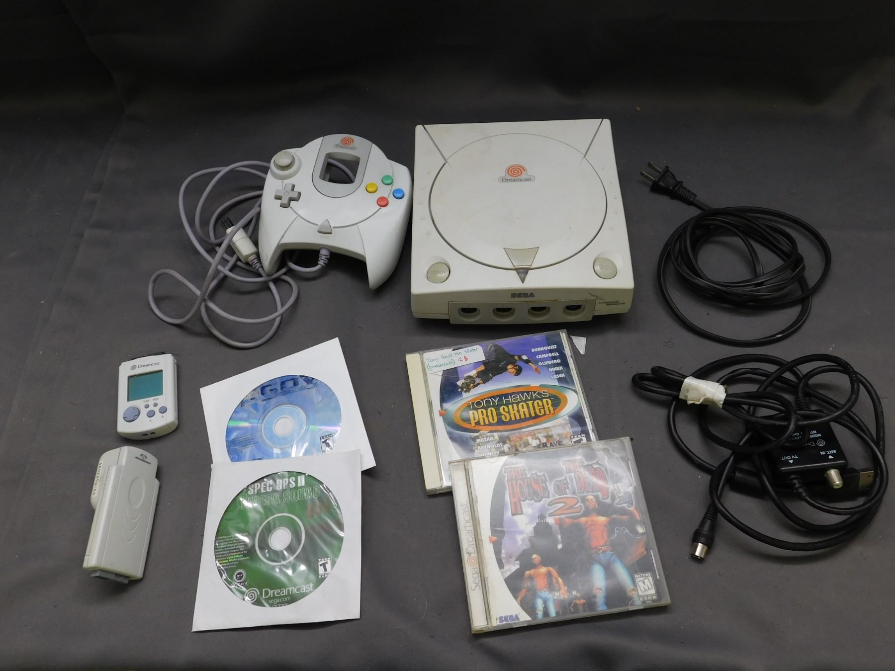 SEGA Dreamcast Game Console, 1 Controller, Cables and 4 Games