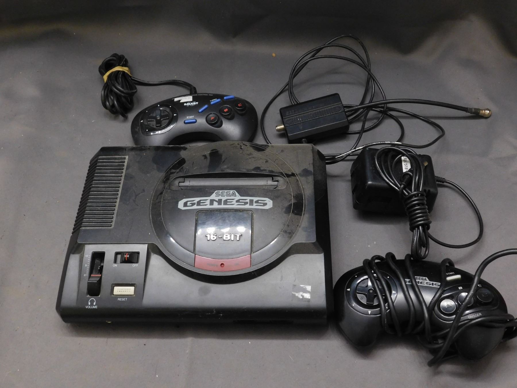 SEGA Genesis Video Game Console 2 Controllers Power and RF Video