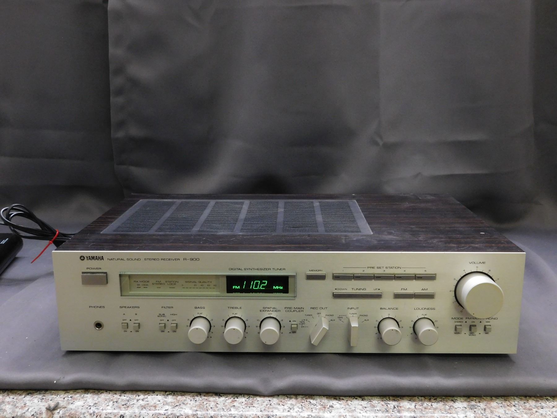 Yamaha R-900 Natural Sound Stereo Receiver