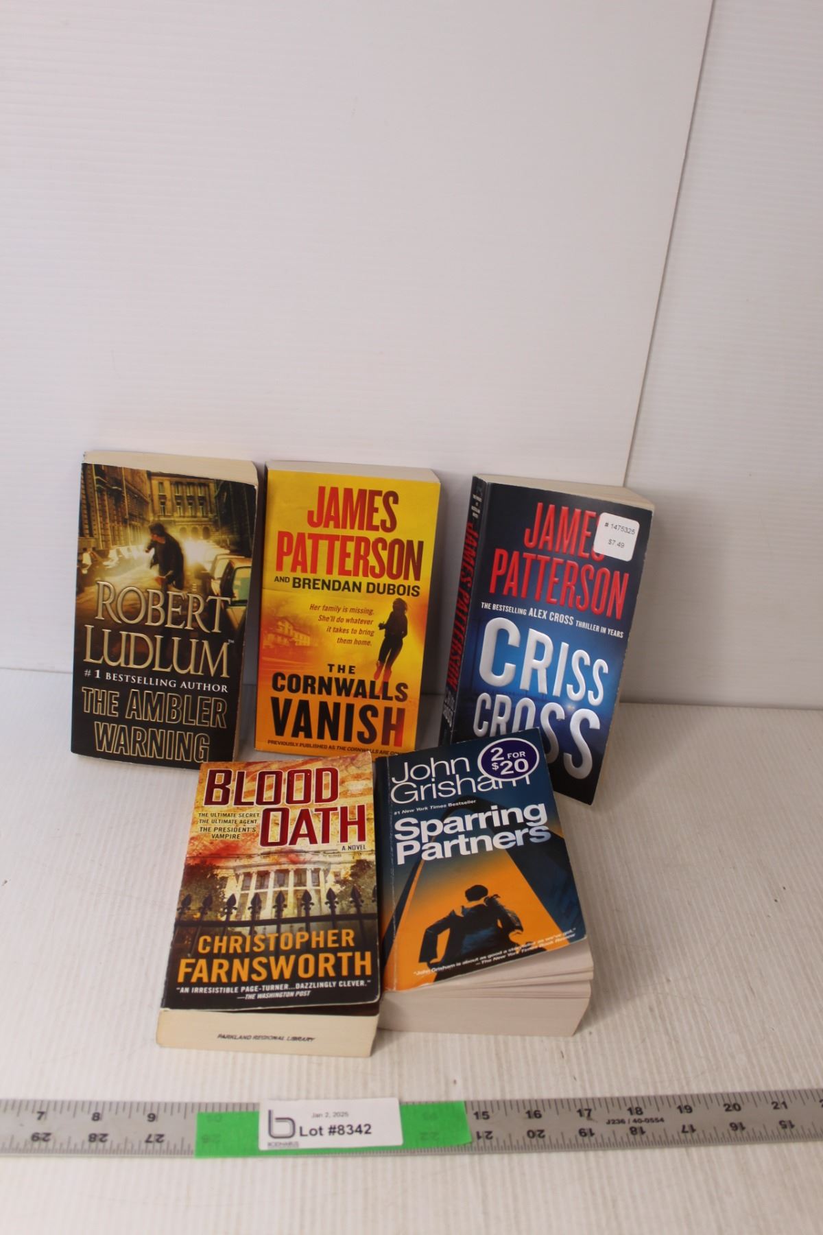 (5) Adult Novels by James Patterson, Robert Ludlum, John Grisham, Christopher Farnsworth ...