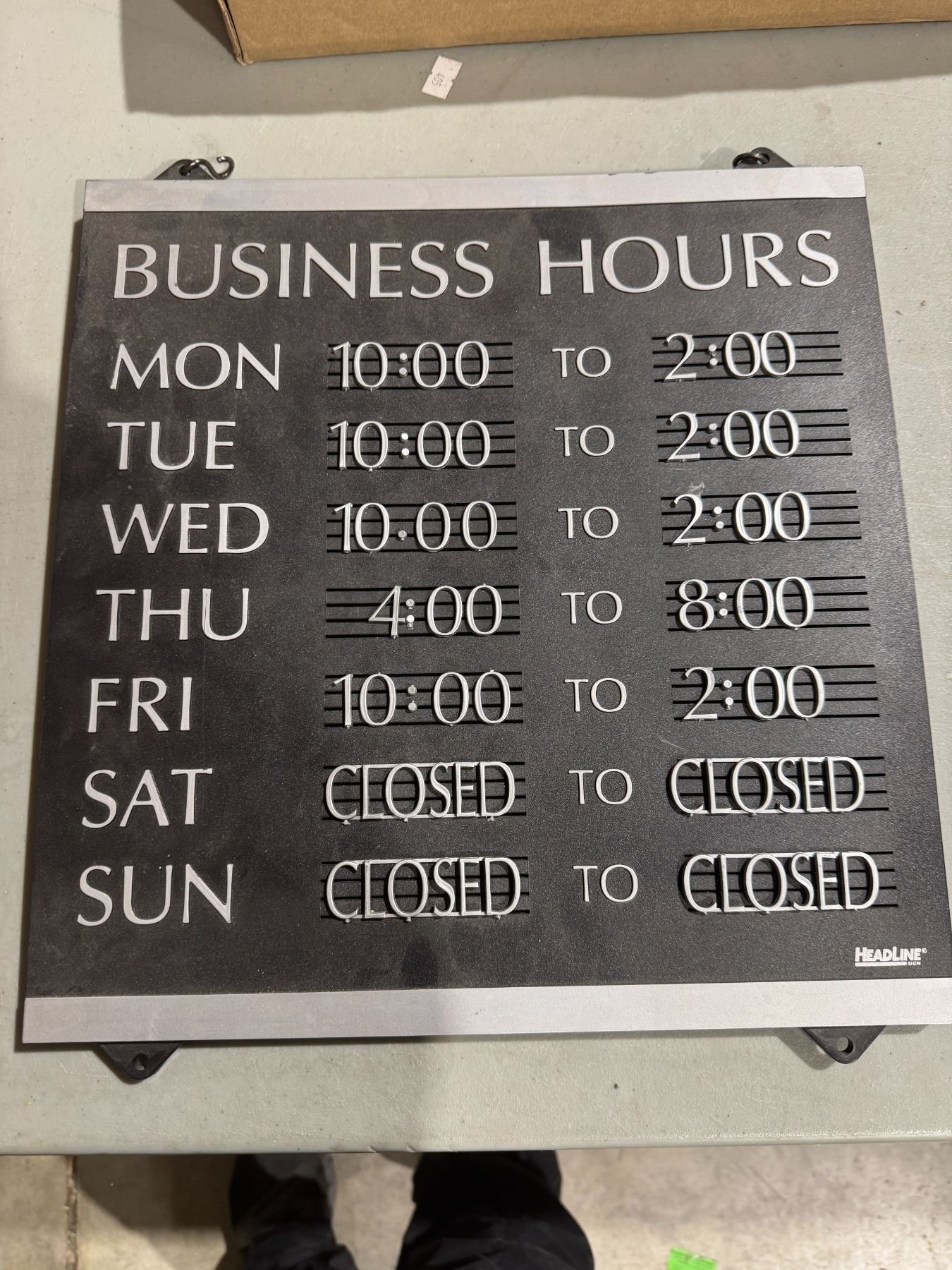 Business hours sign