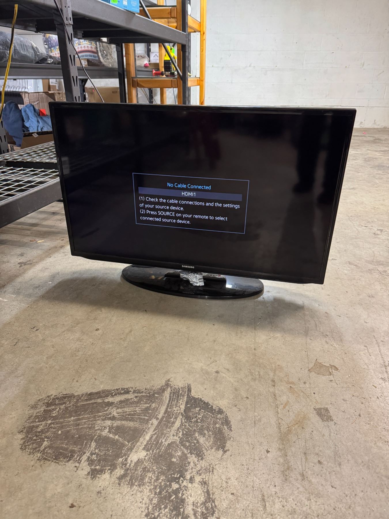 Samsung 40 inch TV with remote