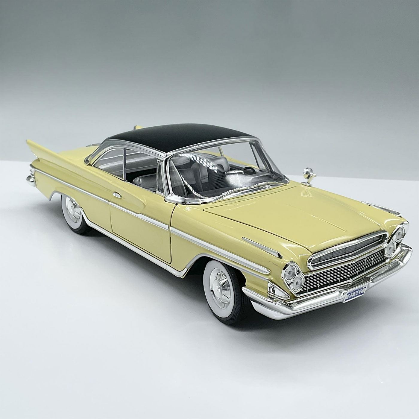 Road Signature Model Car, 1961 Desoto Adventurer