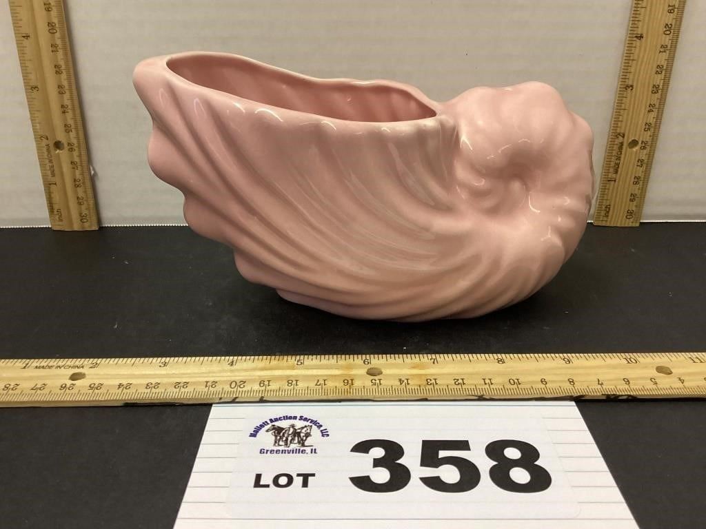 PINK SHELL VASE NO MARKINGS