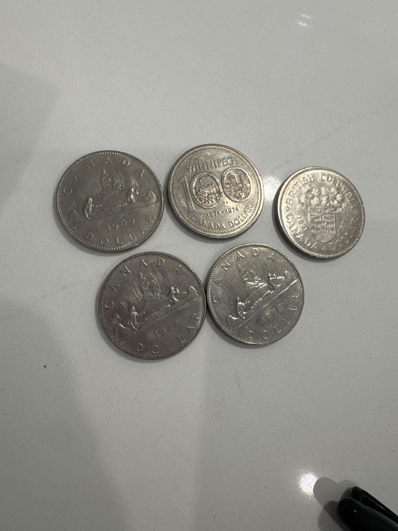 5 Canada $1 coins